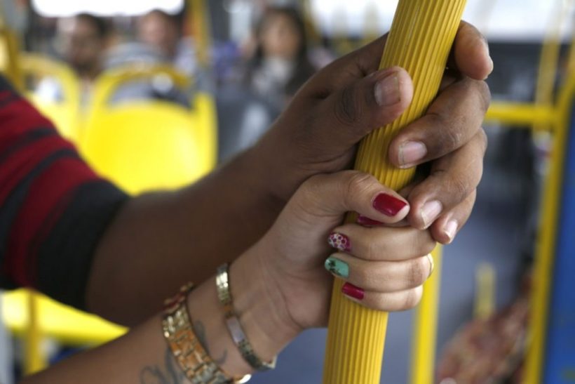 Mulher: Você foi encoxada no ônibus? – Brechando